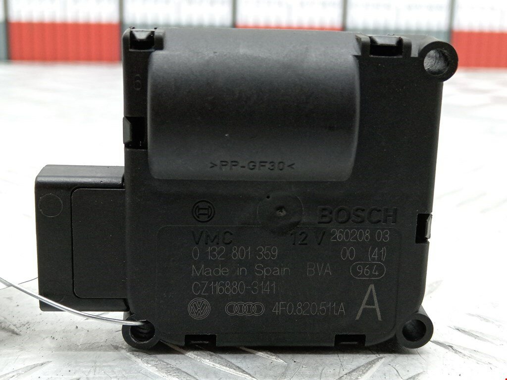 Сервопривод (электропривод моторчик привода) заслонки печки Audi A6 C6 4F0820511A арт. 1847451