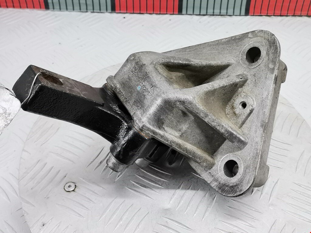 Кронштейн (крепление лапа) двигателя Peugeot 407 182140 арт. 1681603