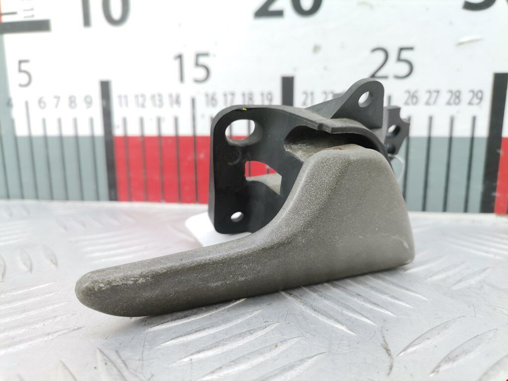 Ручка двери внутренняя передняя правая Mercedes Sprinter 2 (W906) A9067600261 арт. 1958936