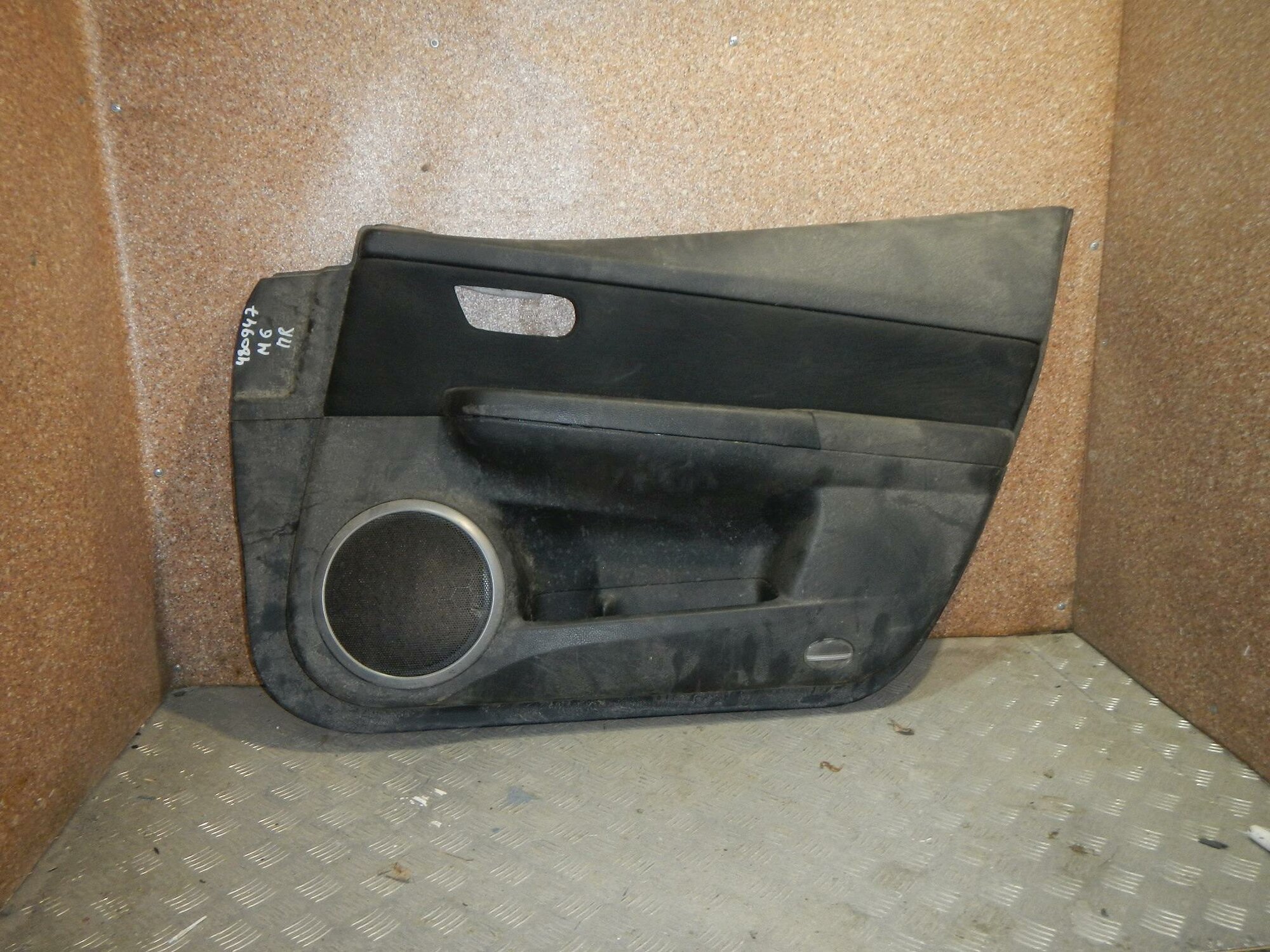 Б/У Обшивка двери передней правой, Mazda (Мазда)-6 (GH) (07-) MAZDA 6 (GH) (07-) правый руль царапины. 480947 MAZDA арт. ...