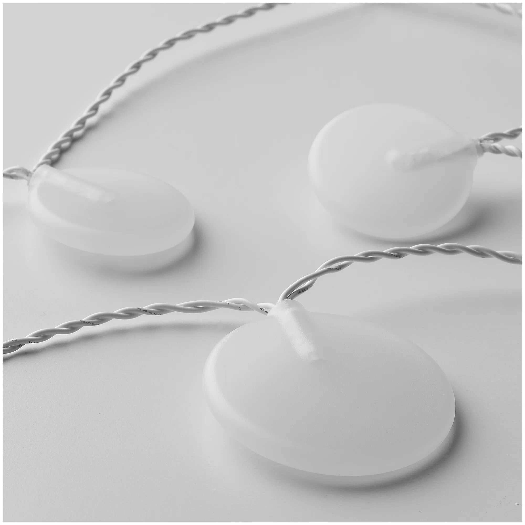 Гирлянда икеа нить актерпорт галька, 3.2 м, 12 ламп, теплый белый/белый провод