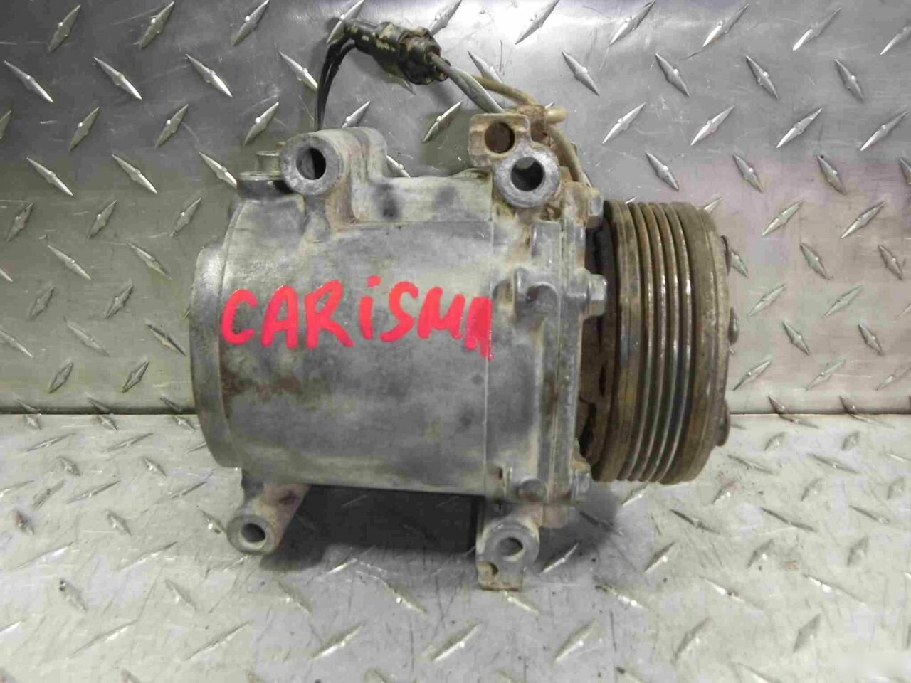 Компрессор кондиционера Mitsubishi Carisma I (1995—1999) MR500007
