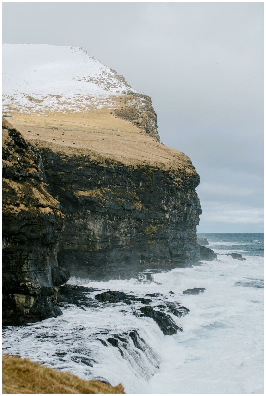 Постер / Плакат / Картина Скалистый берег 60х90 см в подарочном тубусе