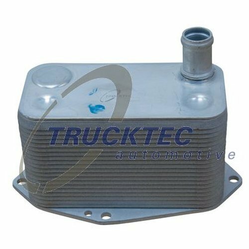 Радиатор масляный Trucktec 0818015