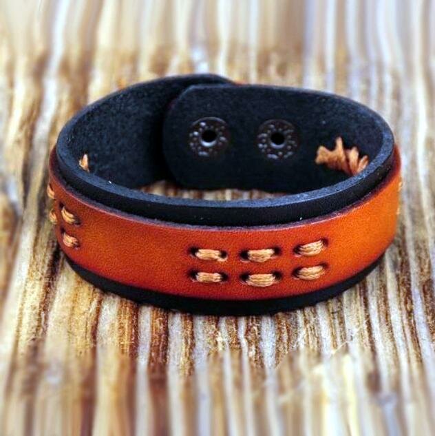 Жесткий браслет, кожа