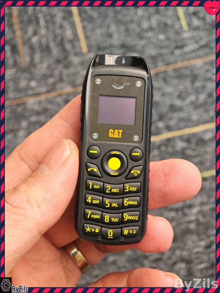 Мобильный телефон CAT BM25 черный, маленький экран, GSM, поддержка карт памяти