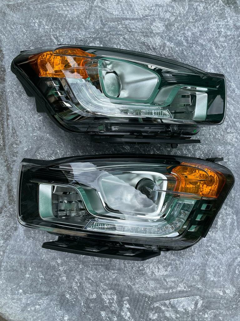 Фара правая SsangYon Actyon New (корректор + ходовые огни) 13- 8310634300