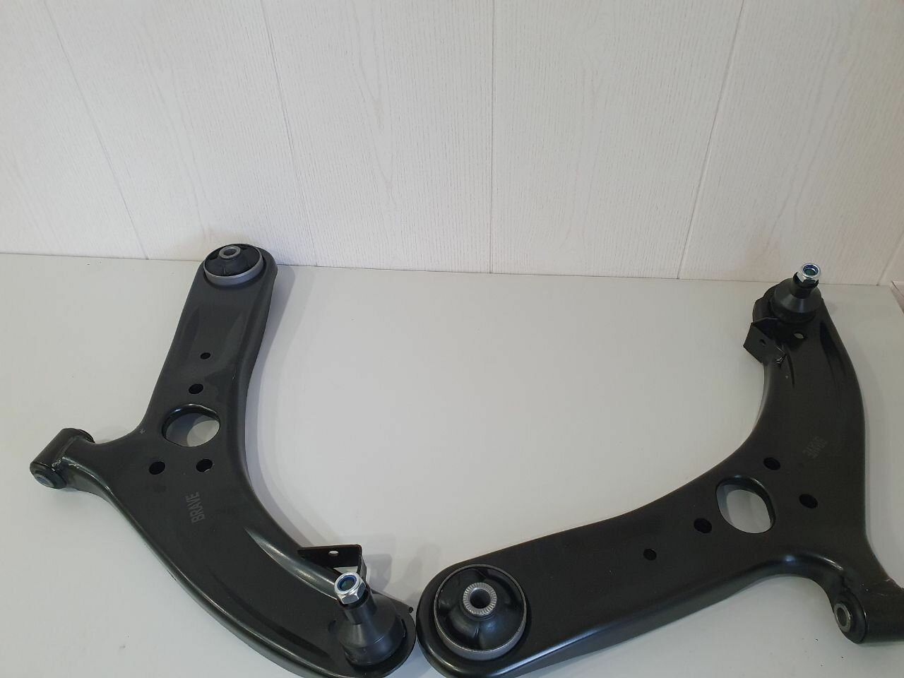 Передние рычаги хендай акцент Hyundai Accent левый правый комплект с шаровой и сайлентблоками