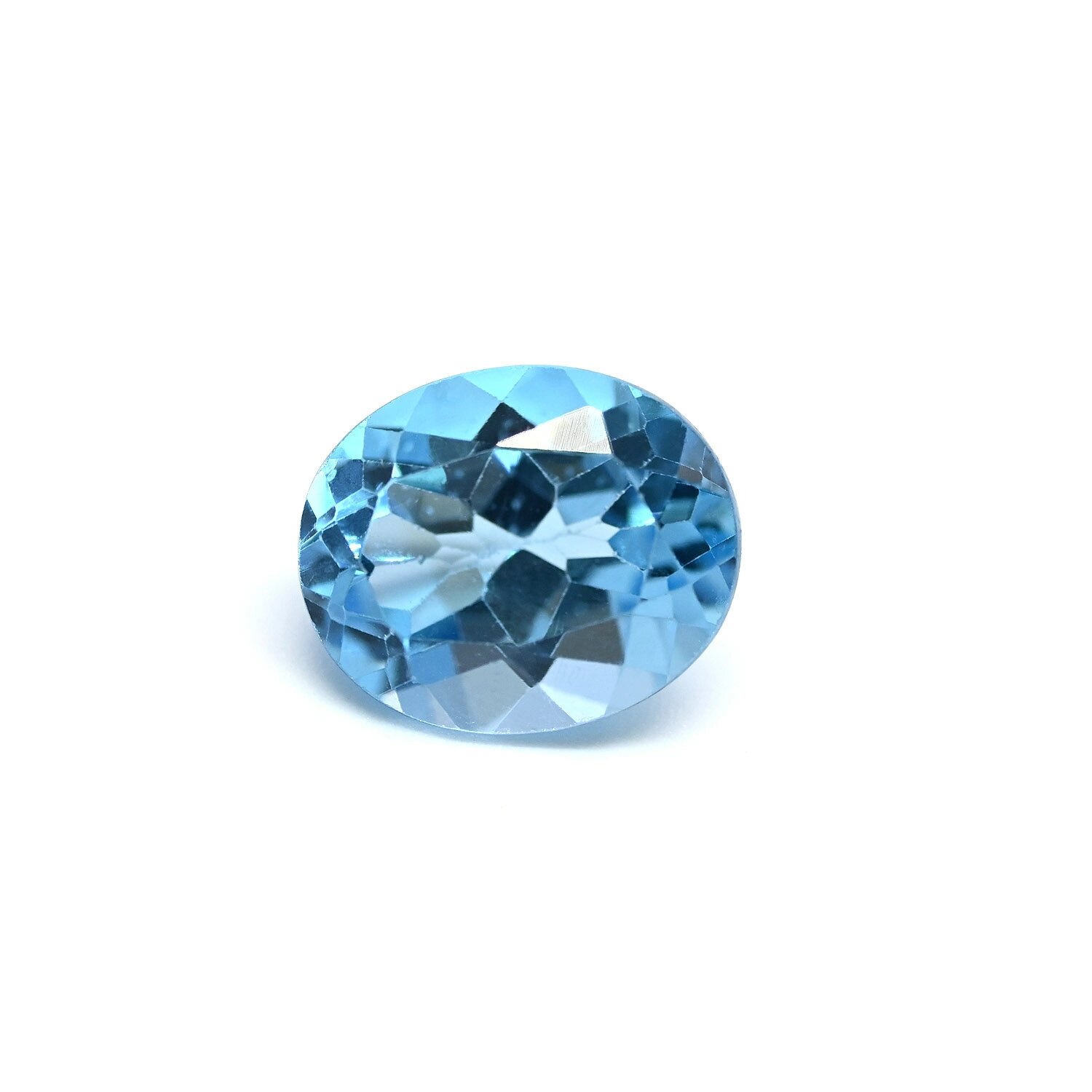 Кабошон из голубого топаза овал 10*12мм в ювелирной огранке, 5,85ct