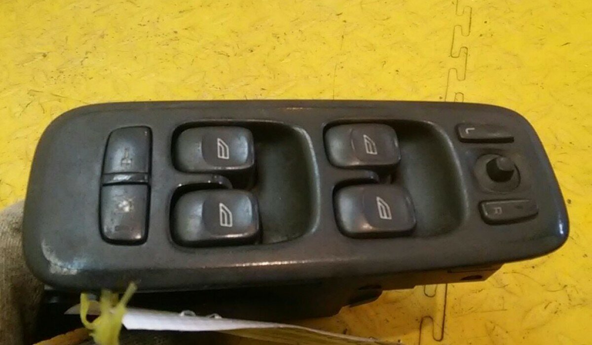 Блок управления стеклоподъемниками XC70 Cross Country Volvo 30739980
