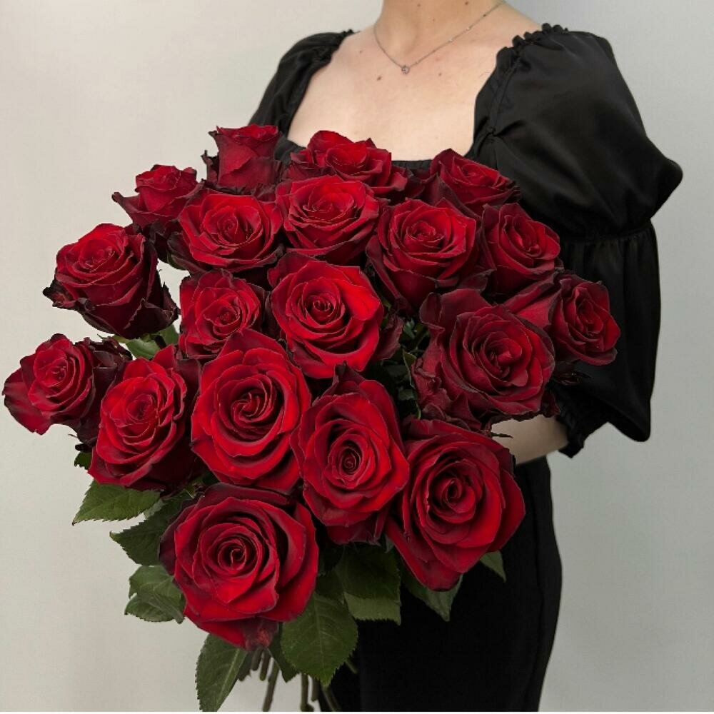 Букет из бордовых роз, 19 роз, "Роза Эквадор" XL, высота 70см, "PROTEA-Studio Цветов",