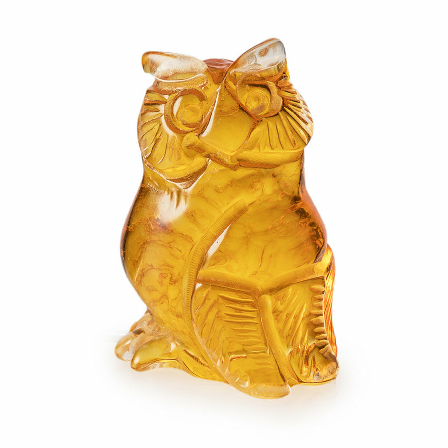 Сувенирная резная фигурка - символ мудрости из натурального цельного янтаря "Сова"