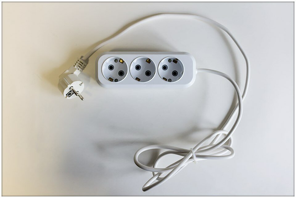 Удлинитель сетевой с заземлением на 3 гнезда шнур ПВС 3*0,75-7м