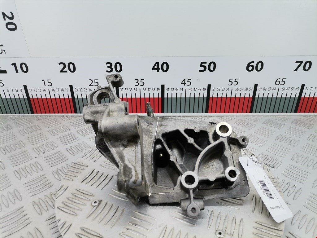 Кронштейн (крепление лапа) двигателя Ford Fiesta 5 98MM6F001A1A арт. 1948294