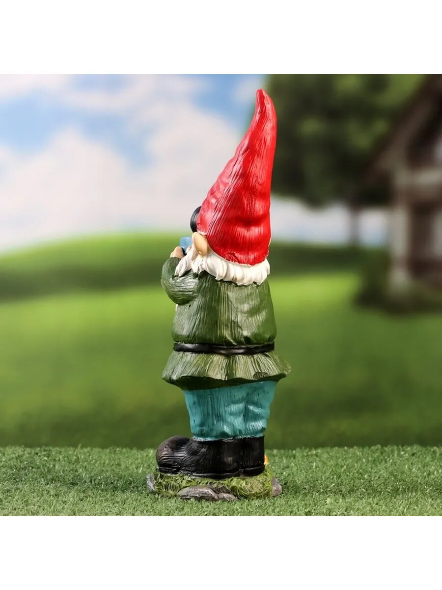 Яркая садовая фигура для уюта и декора