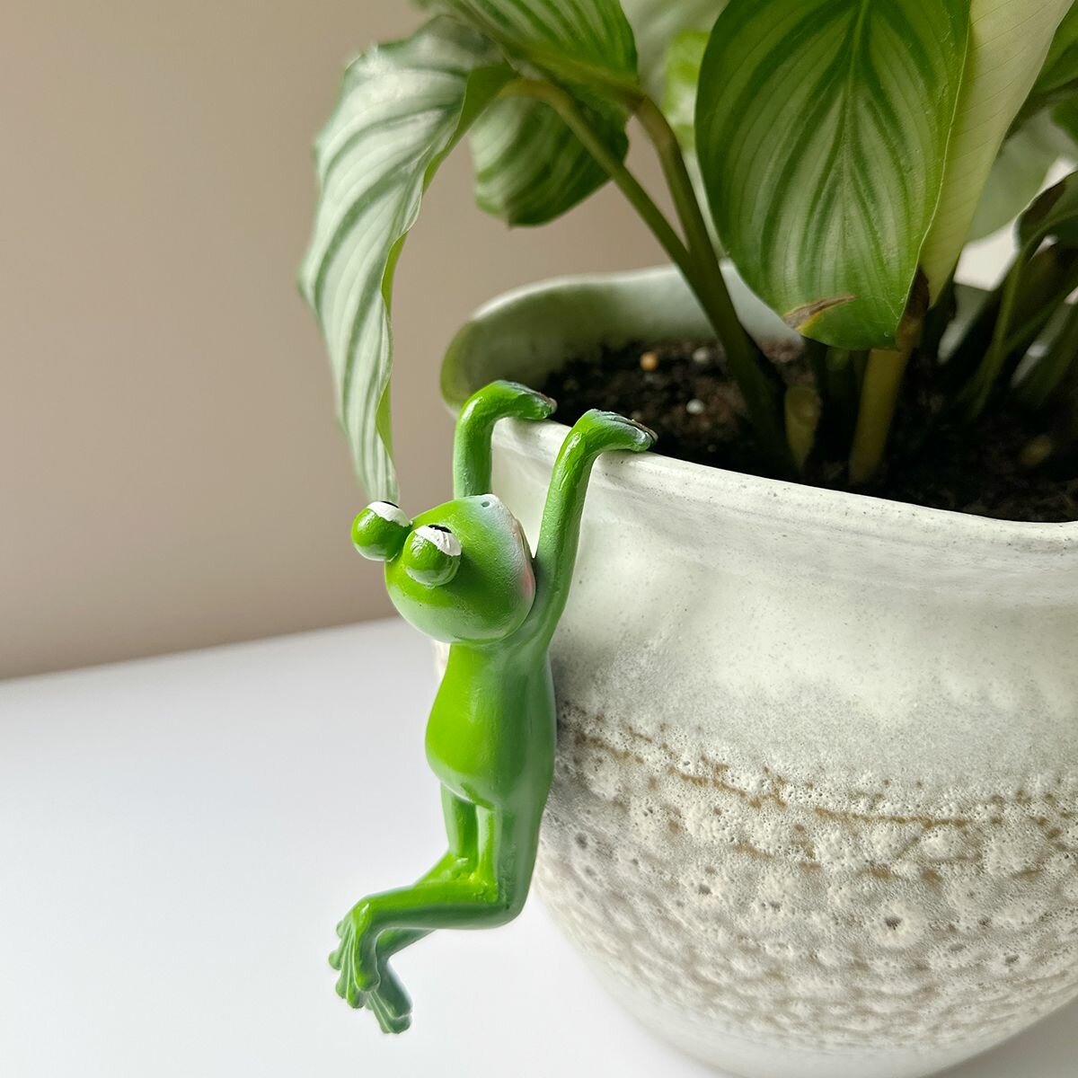 Садовая фигурка "Лягушка", зеленый/белый, смола, комплект 1 шт.