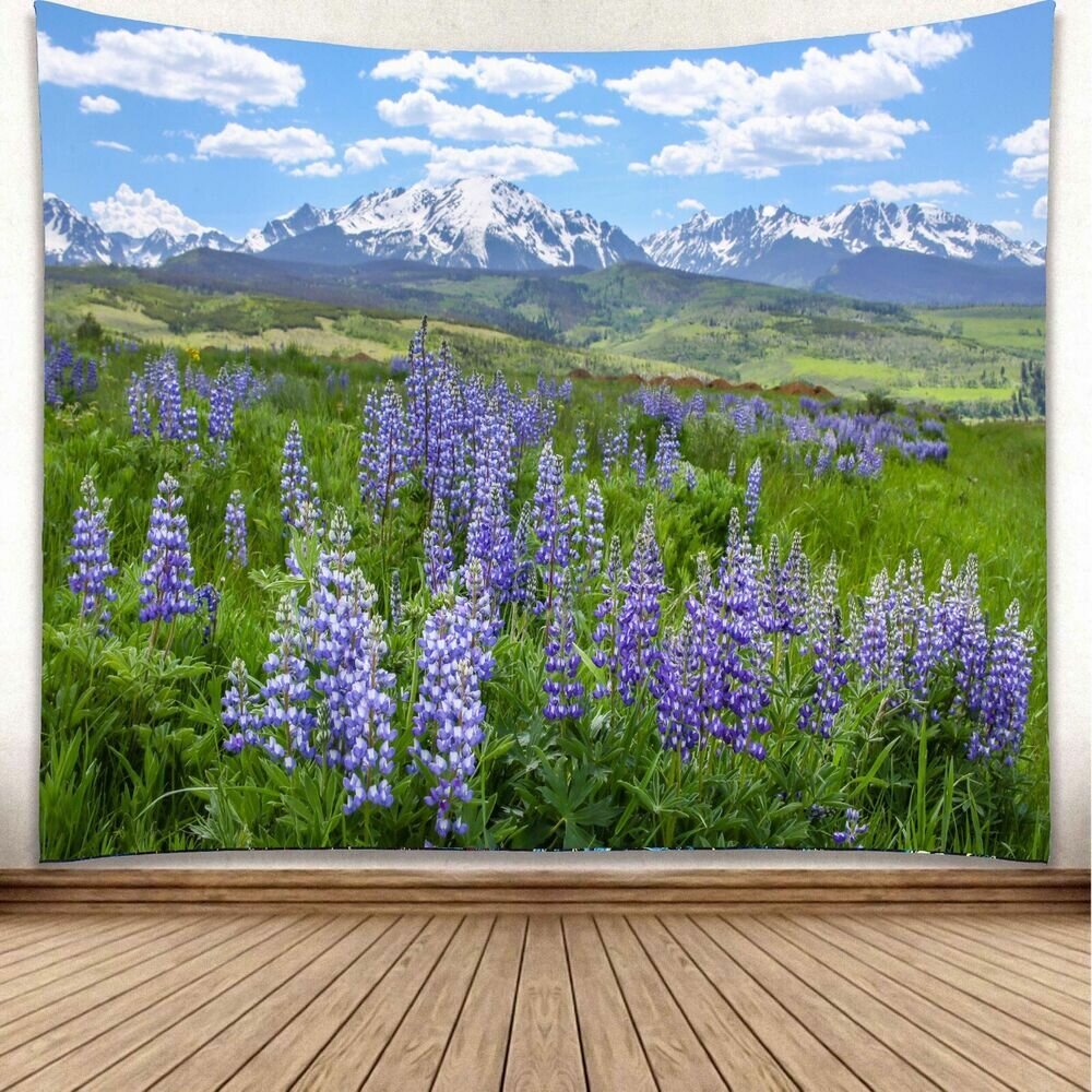 Гобелен лавандовый пейзаж с двуспальной кроватью