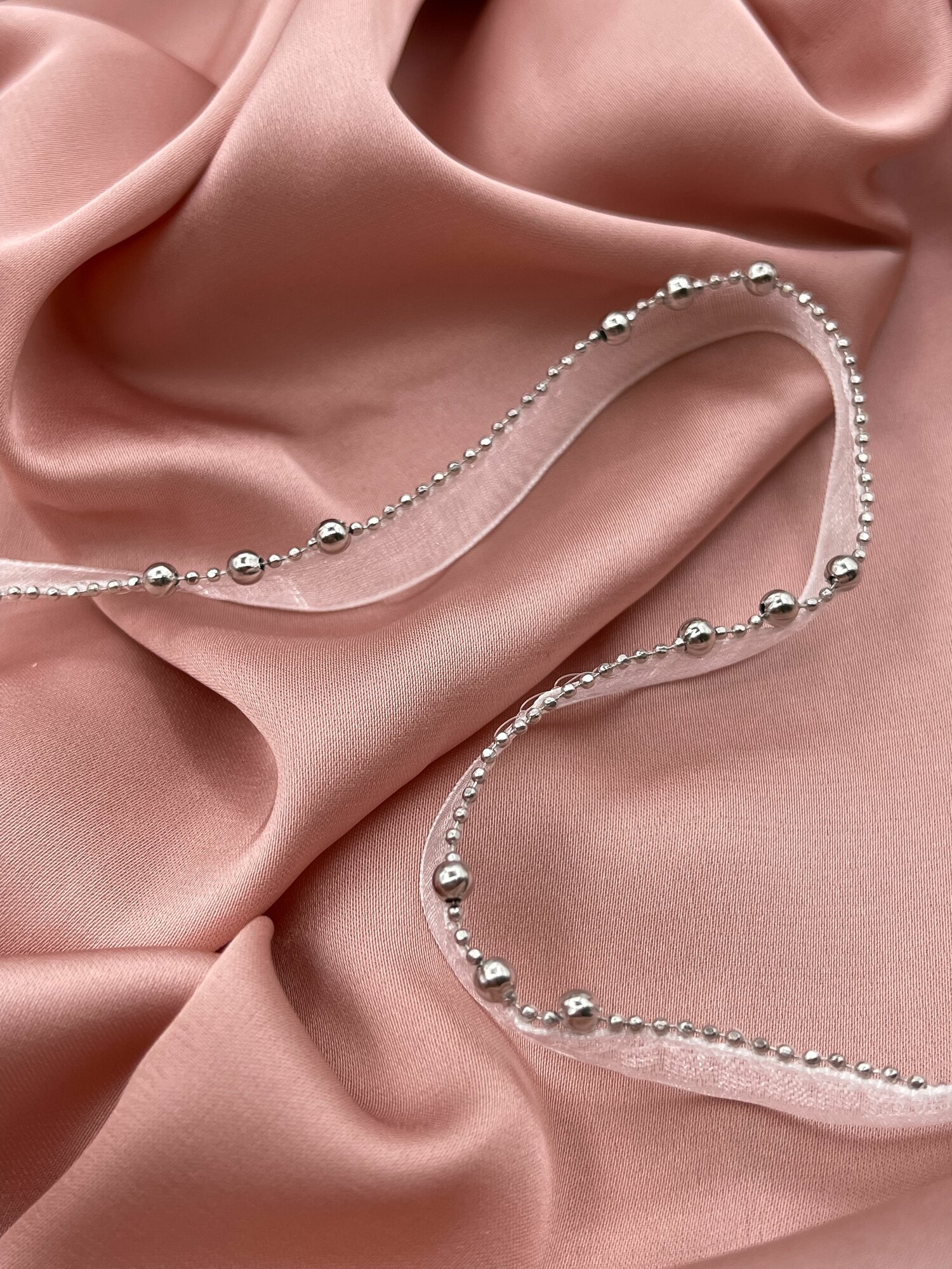 Кант из белой органзы с серебристой мониль 1 метр