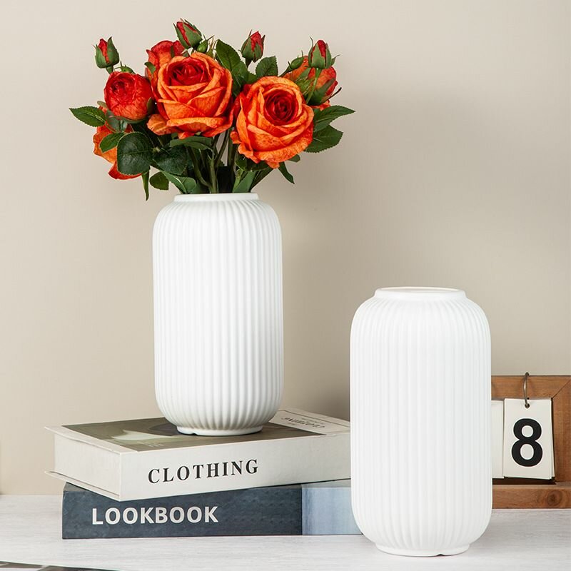 Ваза; 80х200 мм; белая; пластик; форма в полоску; простой стиль