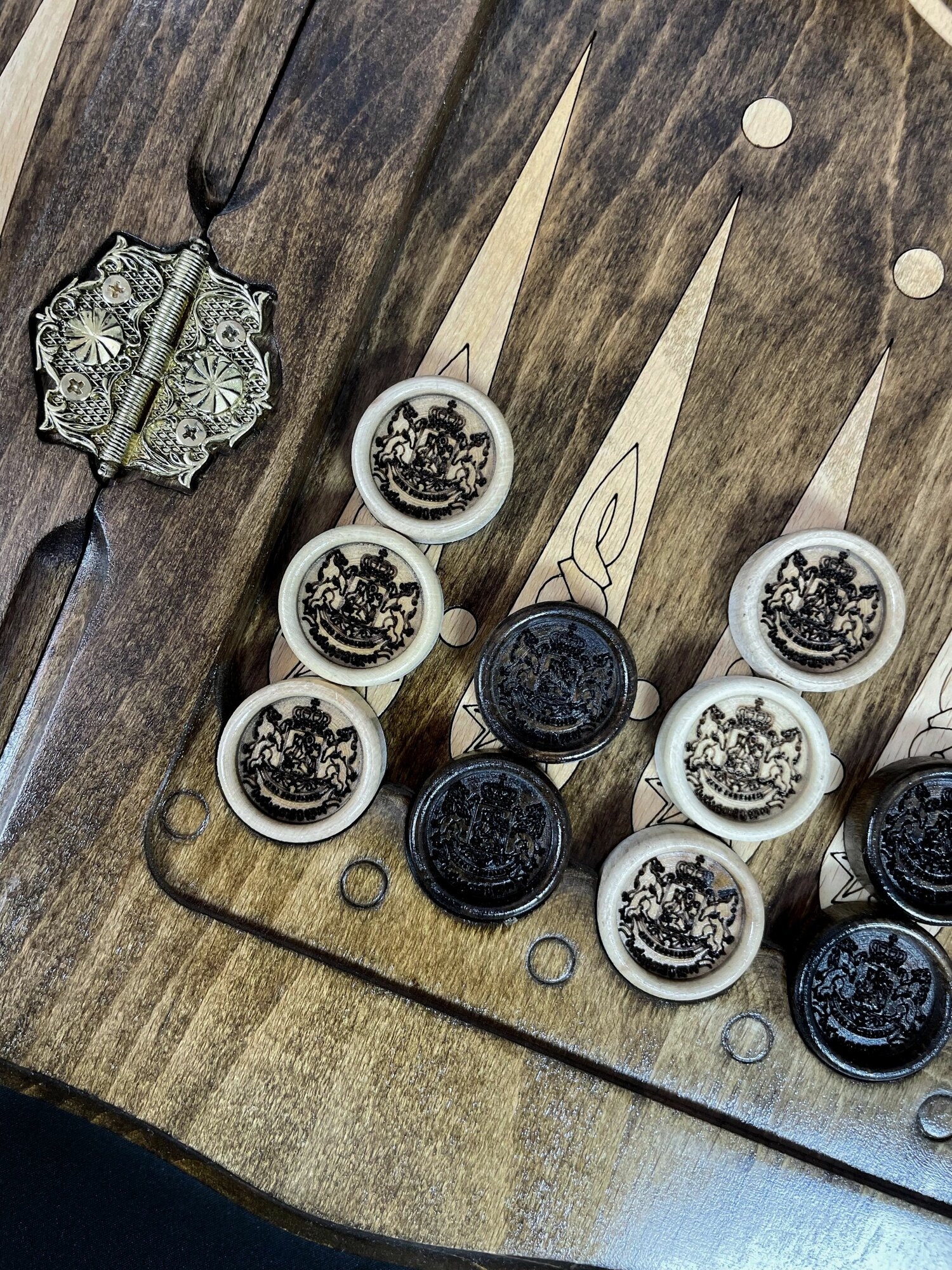 Фишки для нард и шашек резные деревянные "Герб Грузии"