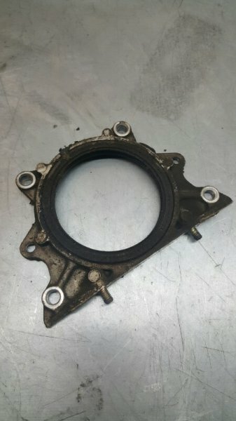 Крышка коленвала toyota Vitz CBA-SCP10 1SZ-FE 1999 задн. (б/у)