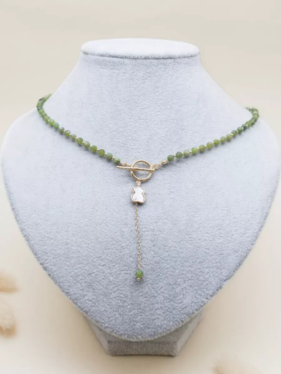 Колье, перламутр, нефрит