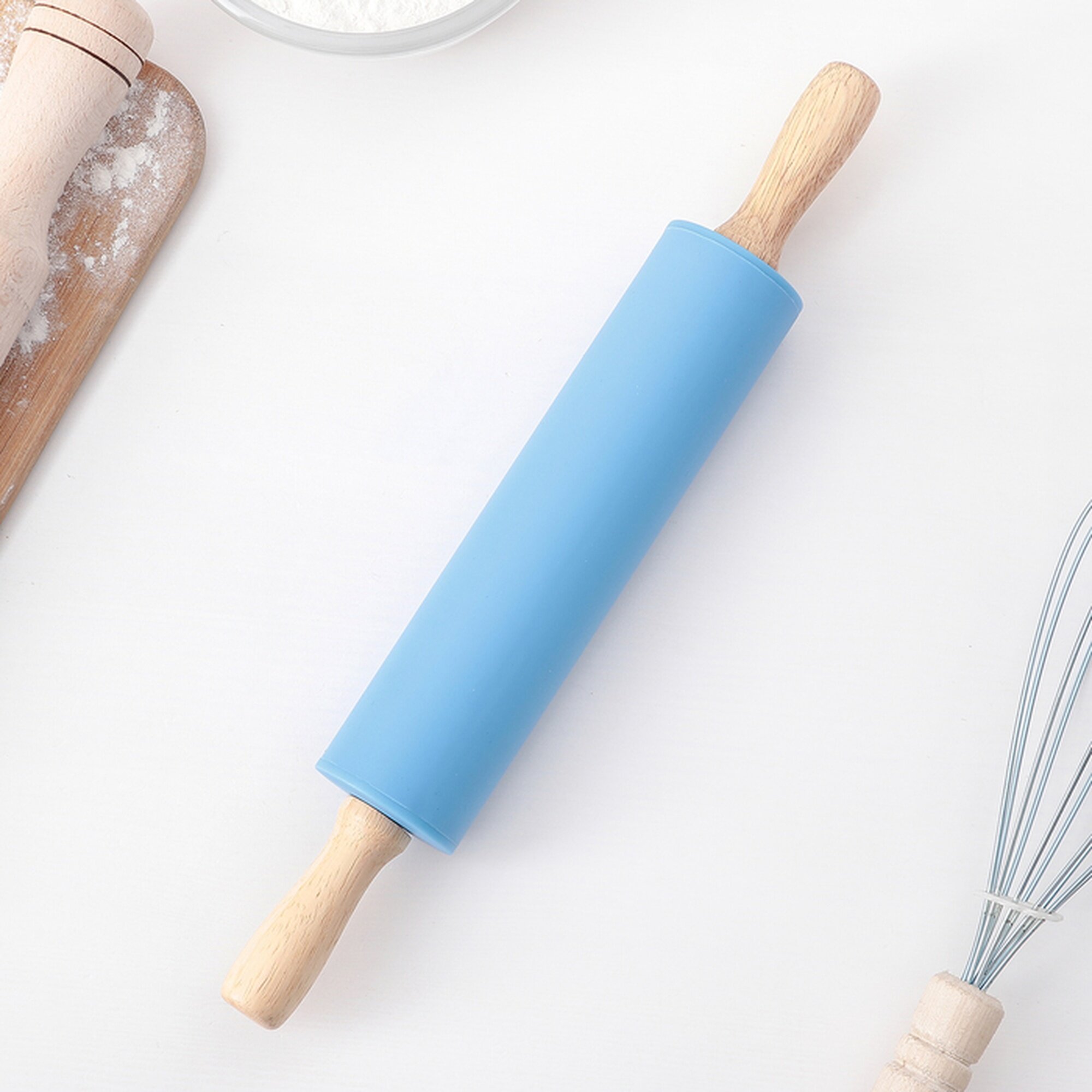 Скалка Доляна «Валенсия», пластик/силикон/дерево, 30х4 см, микс