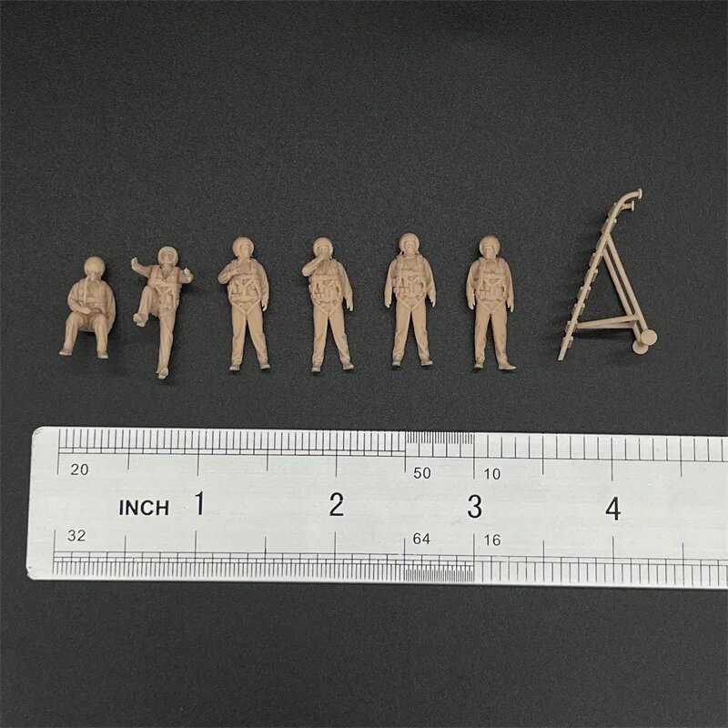 Неокрашенная модель самолета MiG 19, 1/72, 6 фигурок