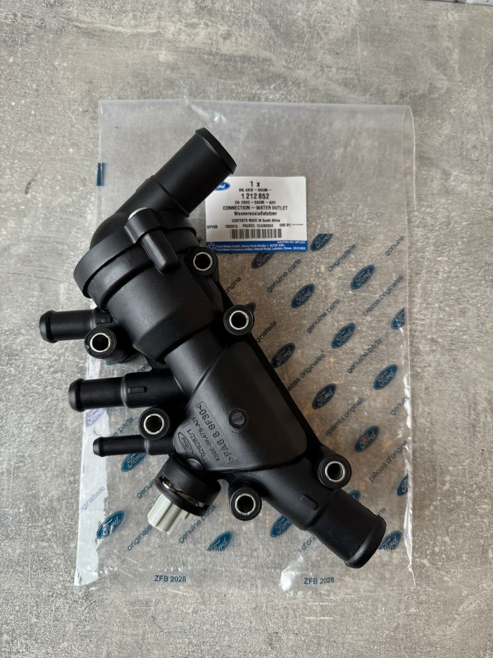 1212852 Оригинальный корпус термостата Ford