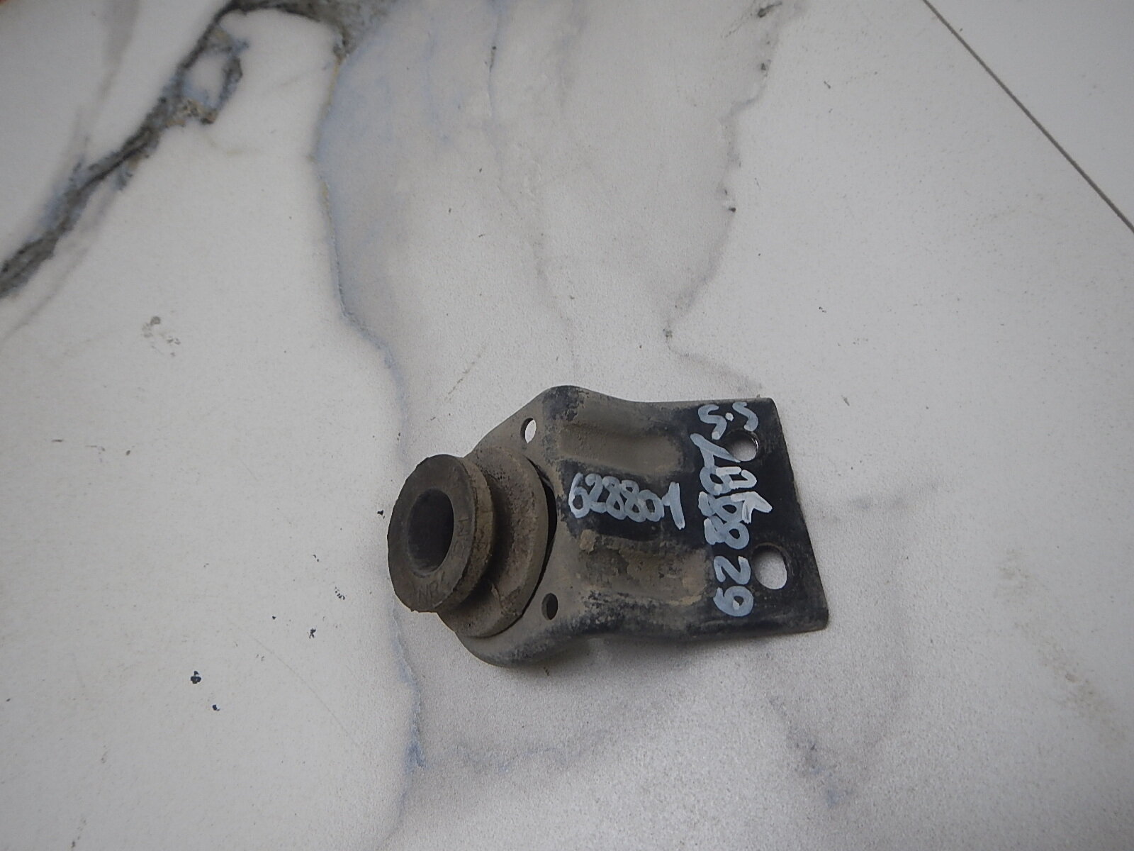 Б/У Кронштейн радиатора, Hyundai (Хендэ)-SOLARIS (10-) HYUNDAI SOLARIS (10-) правый Без видимых повреждений 628801 Hyunda...