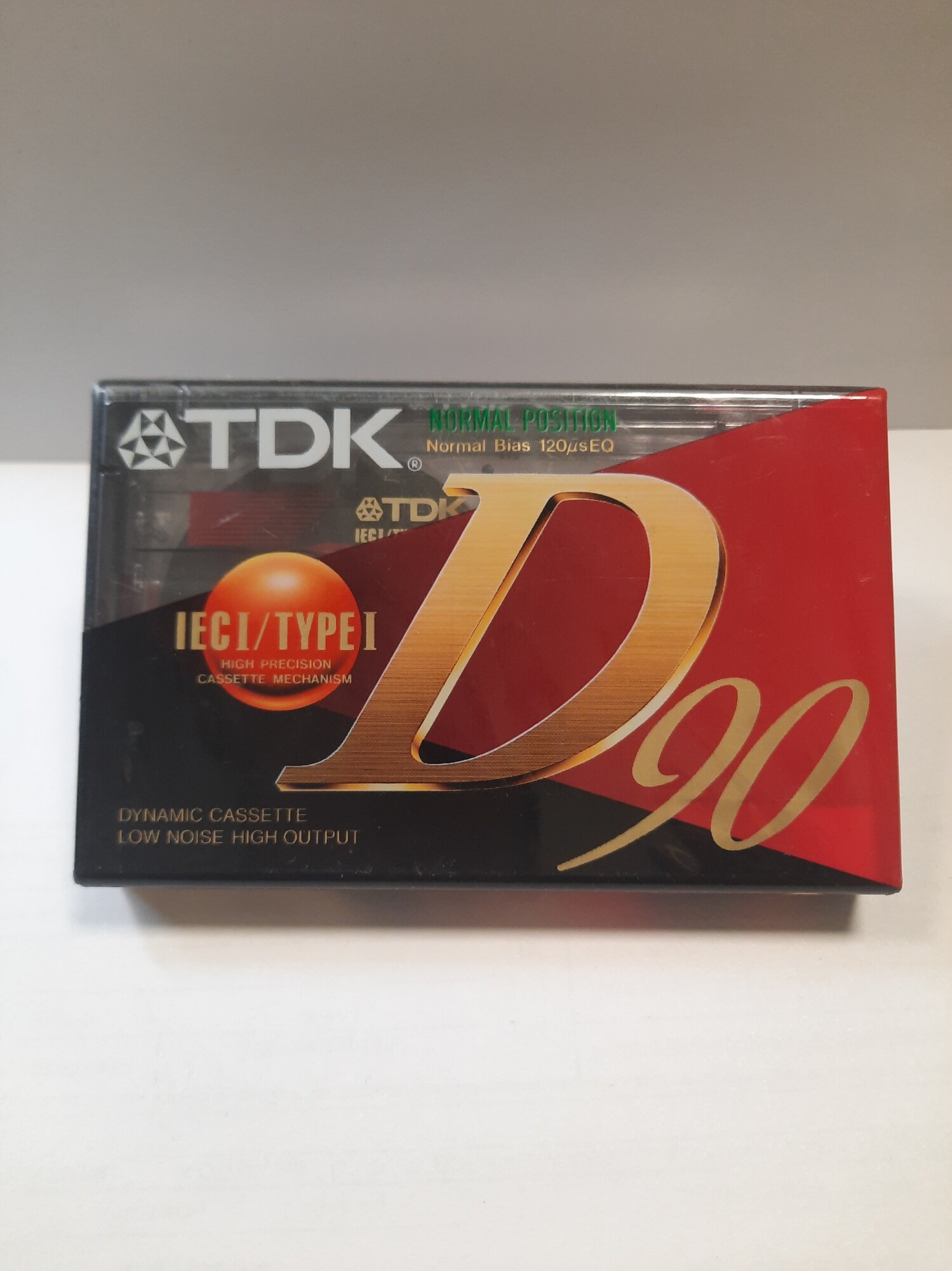 Аудиокассета для бытовой звуковоспроизводящей аппаратуры , TDK, D90EA, IEC I/TYPE I, 90 минут.