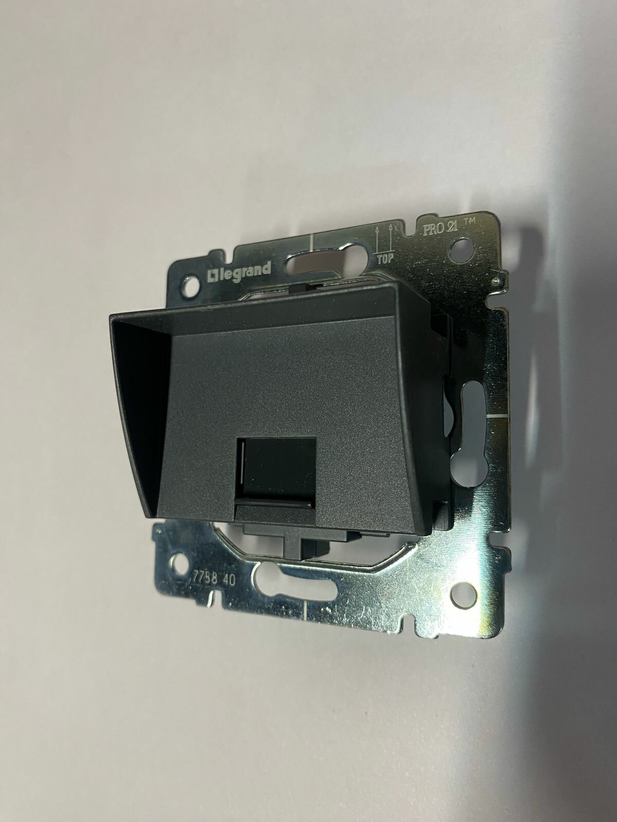 Розетка Galea Life RJ45 категории 6, STP от бренда Legrand 775840