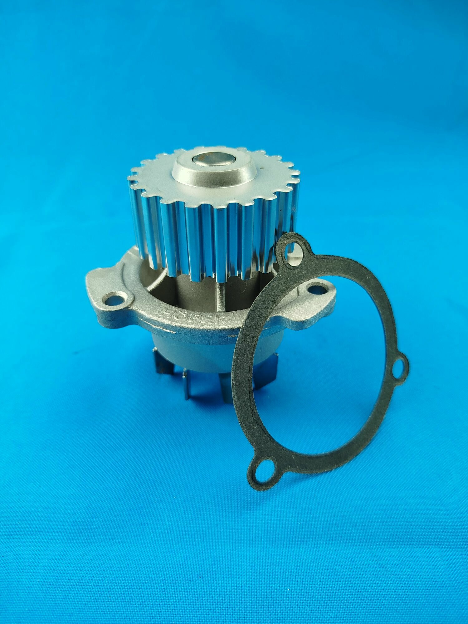 Помпа "HOFER" для автомобилей ВАЗ 2108-11, 13-15, Калина 8кл, Ока (с чугунной крыльчаткой)