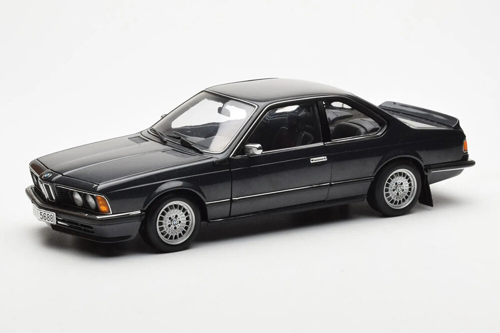 Модель коллекционная AUTOART Bmw E24 635 csi 1988 diamant black metallic / бмв 6-Й серии черный металлик