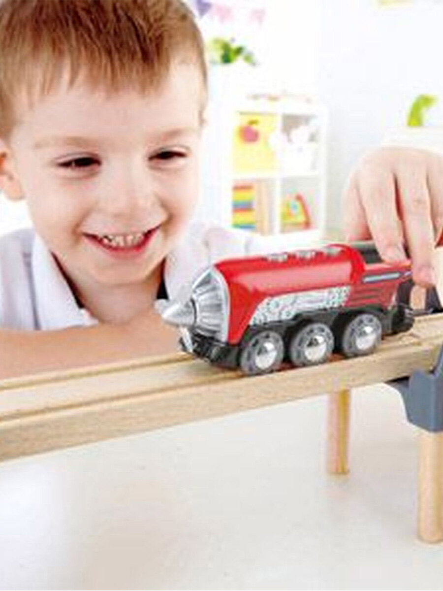 Детский игрушечный поезд с пропеллером Hape на батарейках E3750_HP