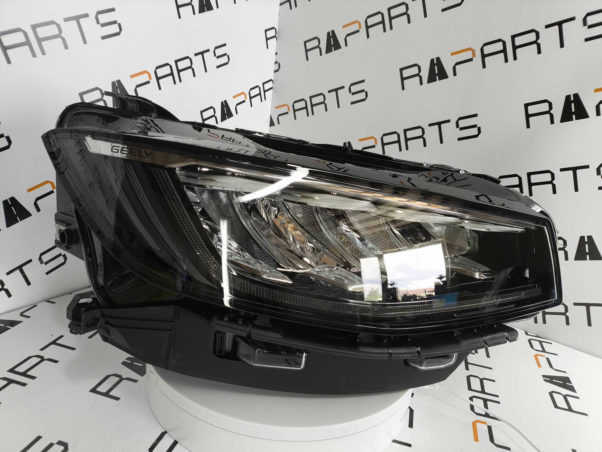 Фара правая Geely Atlas Pro 2019 - н. в.