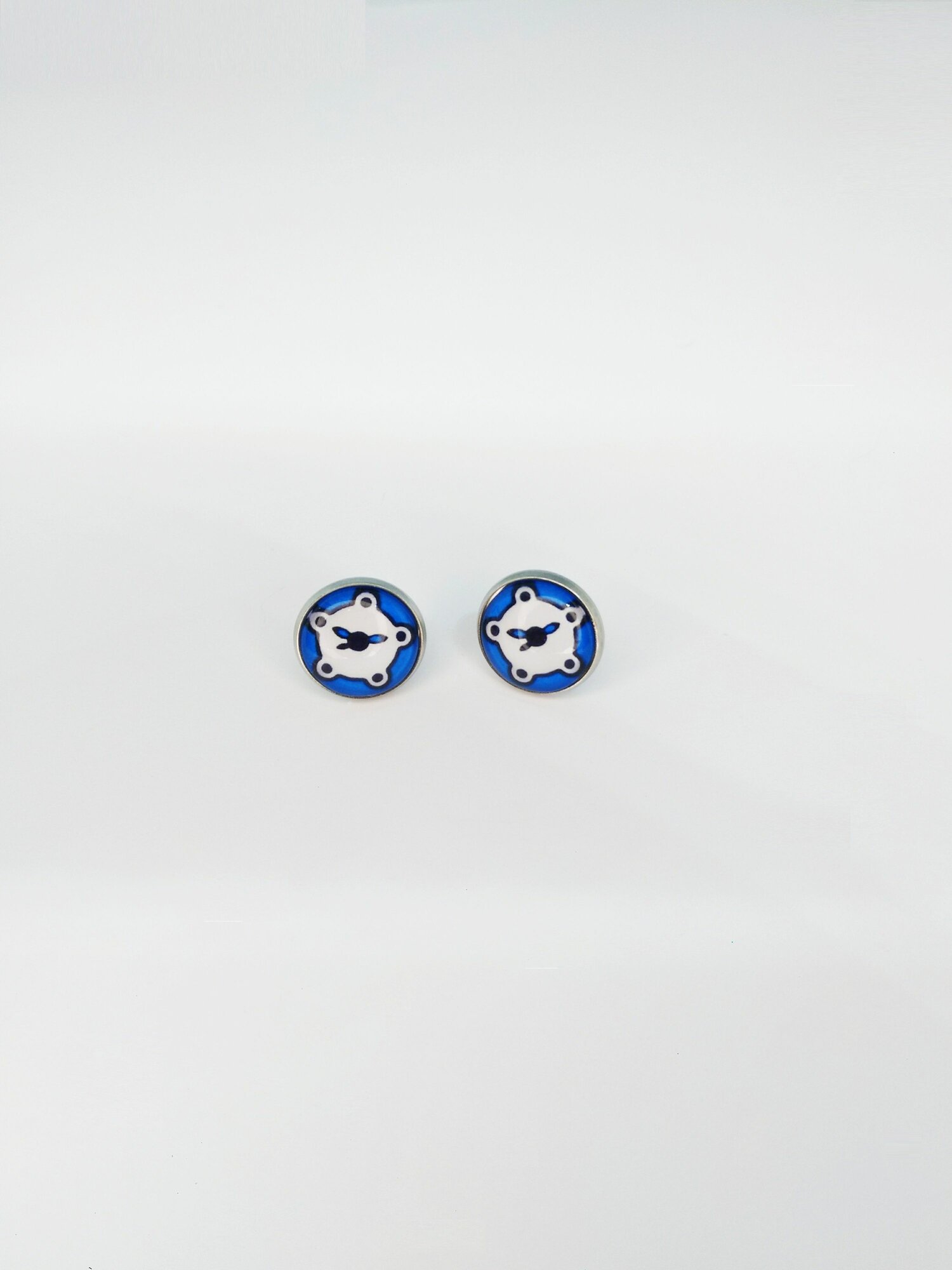 Серьги пусеты, стекло