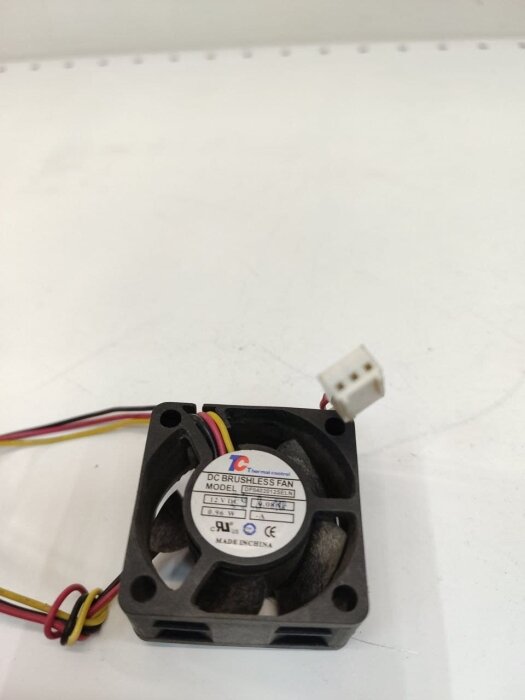 Вентилятор 40x40x20 DC 12V 0.08A Thermal Control DF0402012SELN 3 Pin