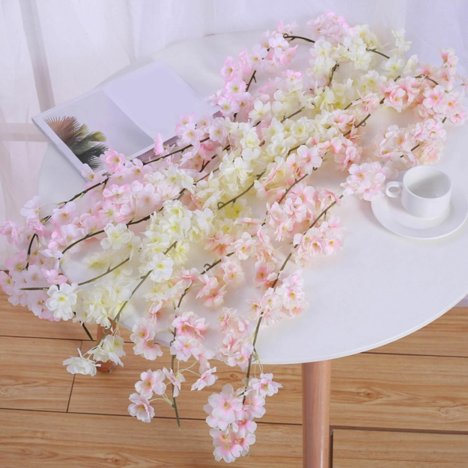 Украшение свадебной арки в саду из искусственной цветочной лозы-белый без листьев