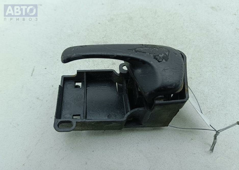 Ручка двери внутренняя передняя левая Volkswagen Passat B4