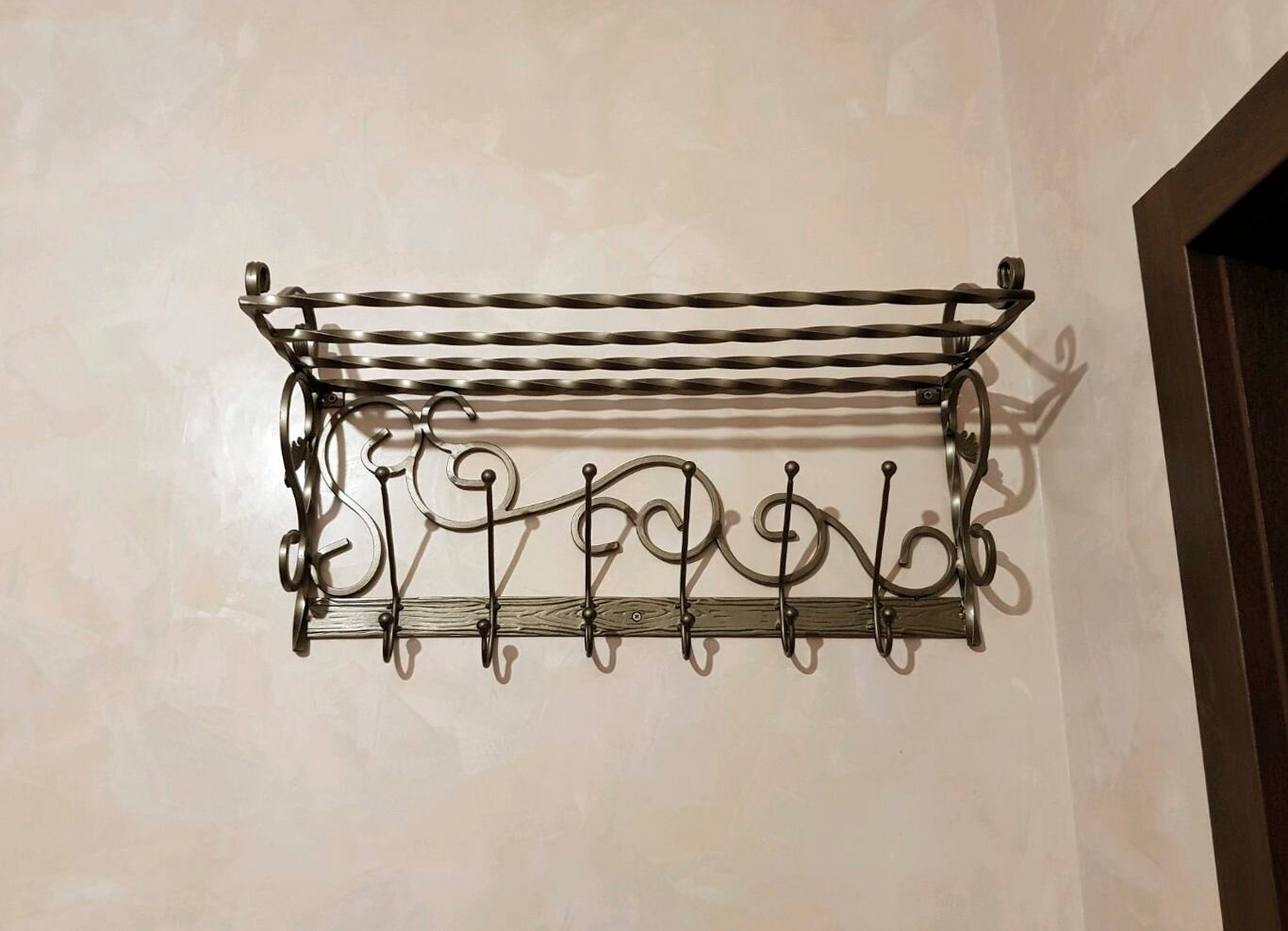 Вешалка Лиана кованая, вешалка небольшая для маленькой прихожей, состаренная медь