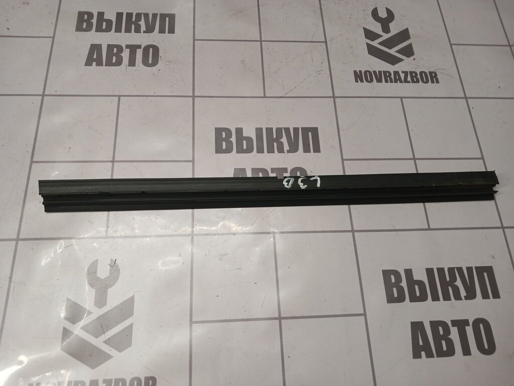 Уплотнитель стекла двери Mitsubishi Lancer 10 CX CY 07-17