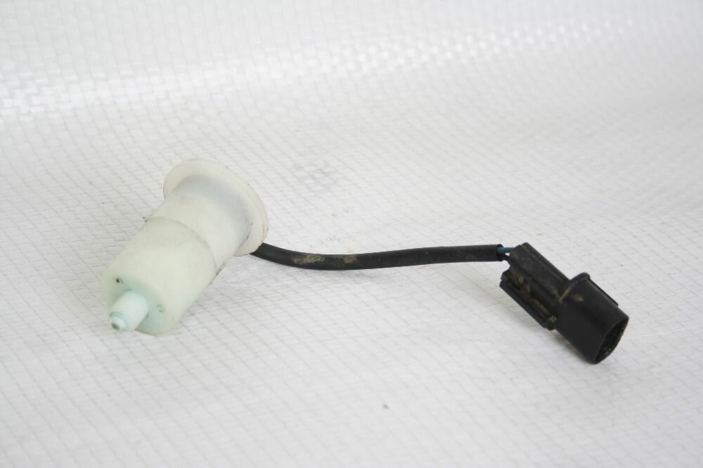 Датчик уровня в бачок омывателя Kia Sorento 2 985203F000