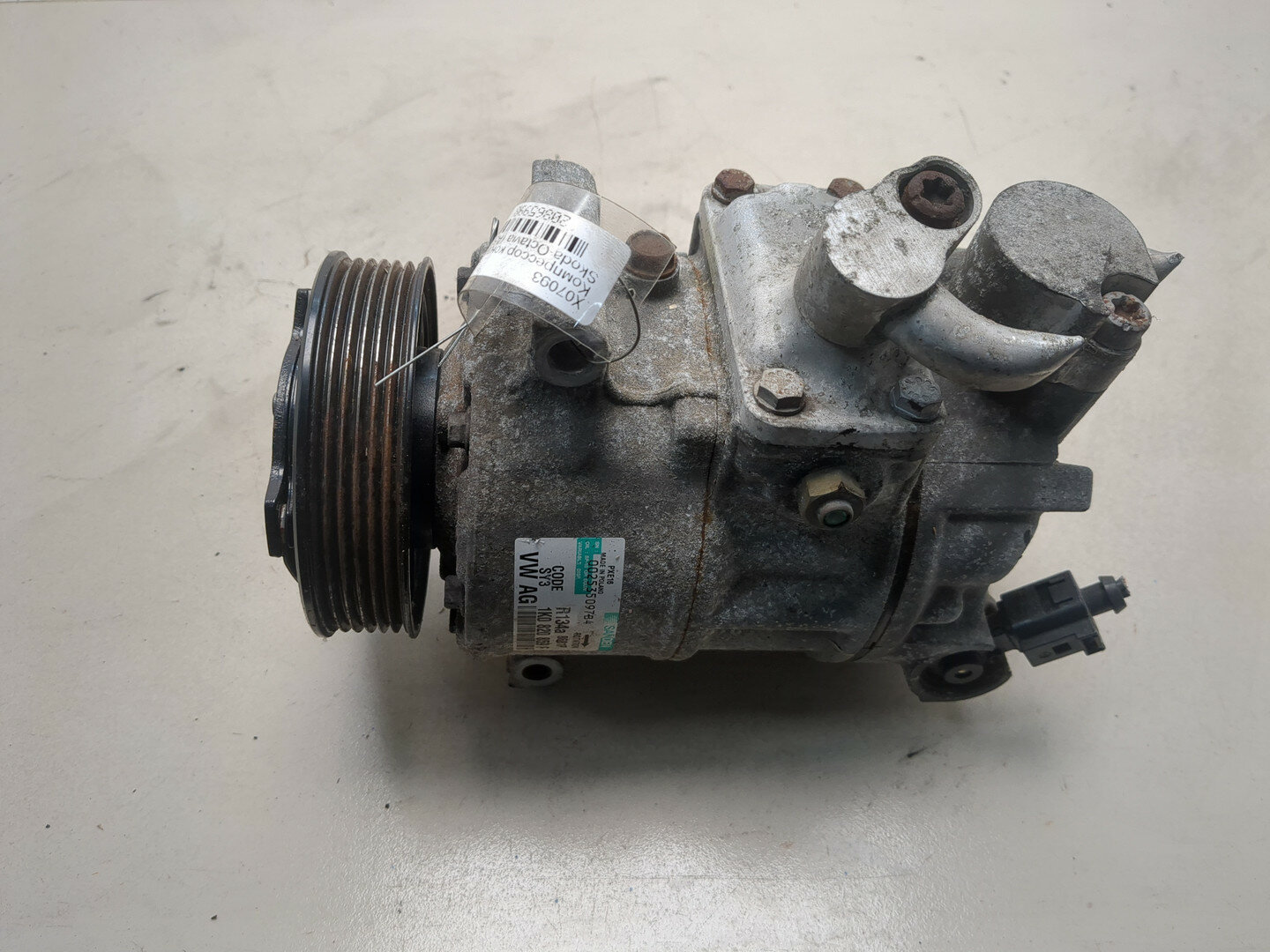 Компрессор кондиционера Skoda Octavia (A5) Б/У