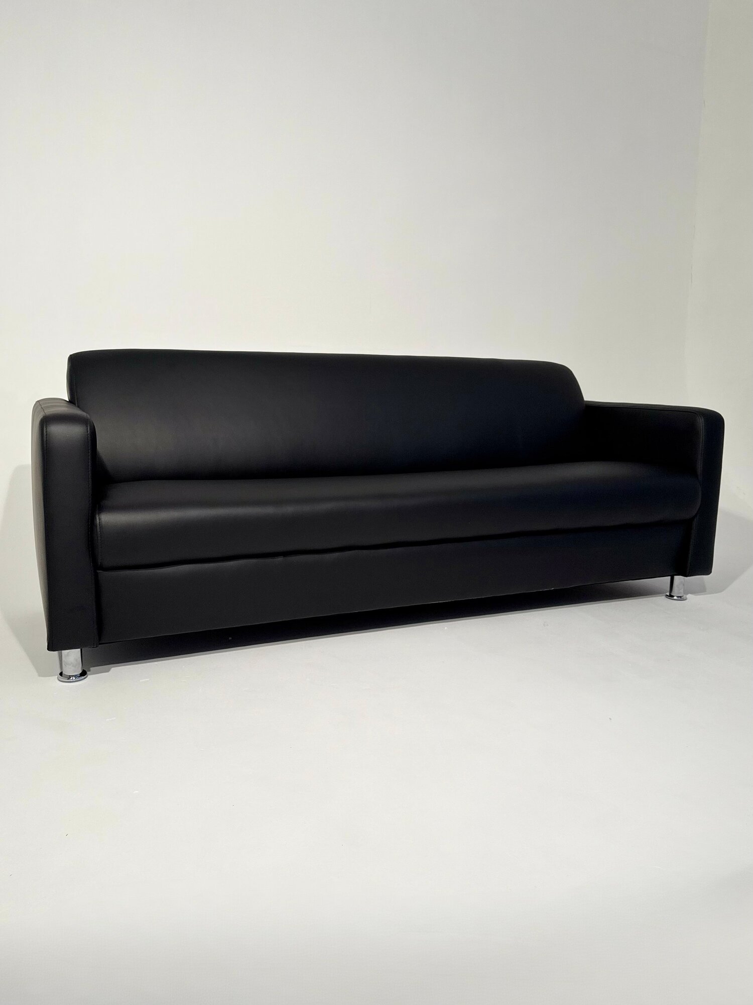 Диван офисный Сенатор двухметровый цельный, механизм Нераскладной, 200х80х82 см, чёрный матовый