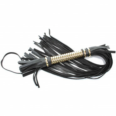 77058 BDSM Арсенал Плетка с рельефной металлической рукоятью, черно-золотая. Из натуральной кожи