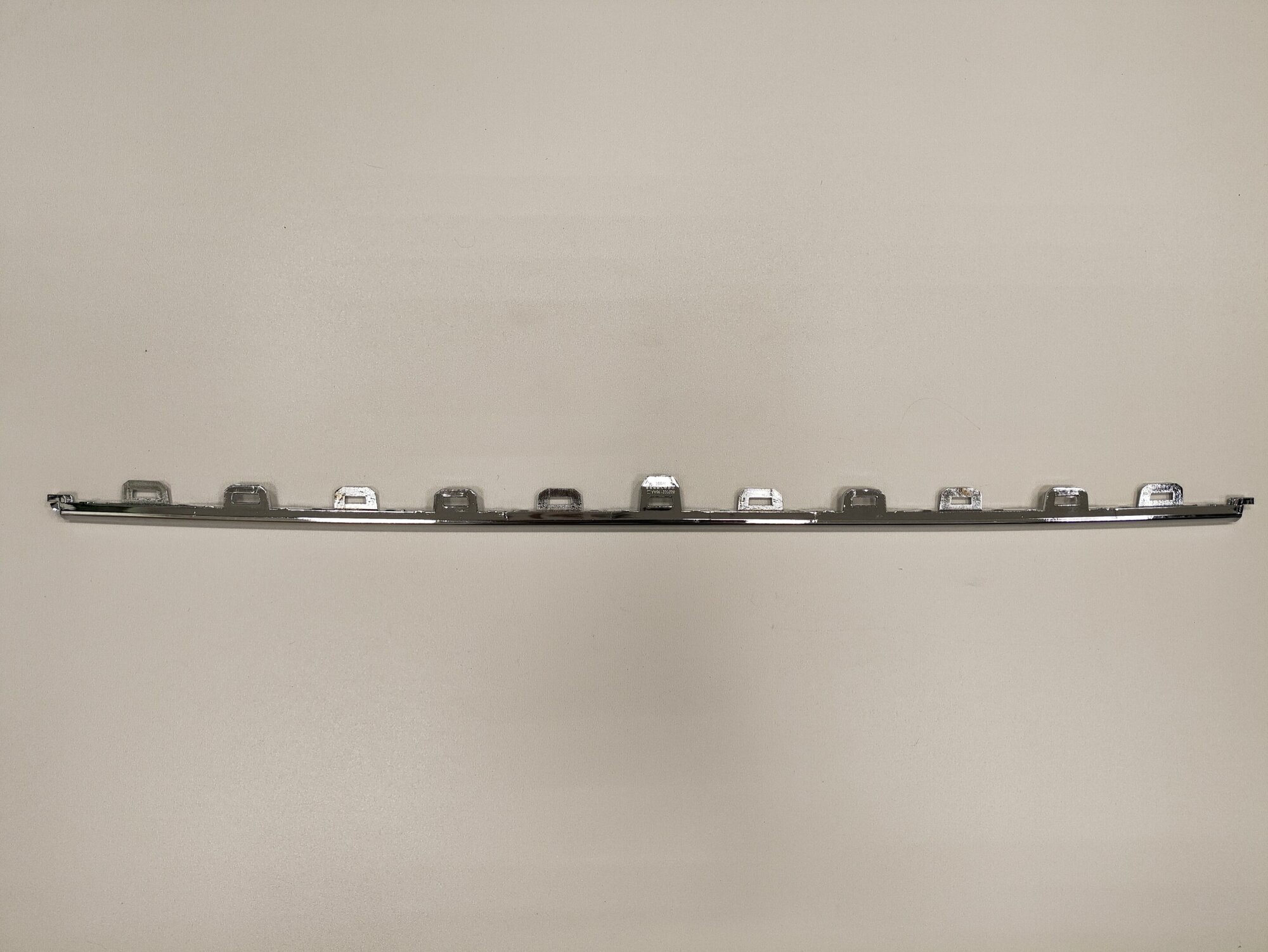 Молдинг бампера переднего центральный (хром) Chery Tiggo 8 Pro MAX [2.0 16V 7AMT внедорожник ] 602002135AA