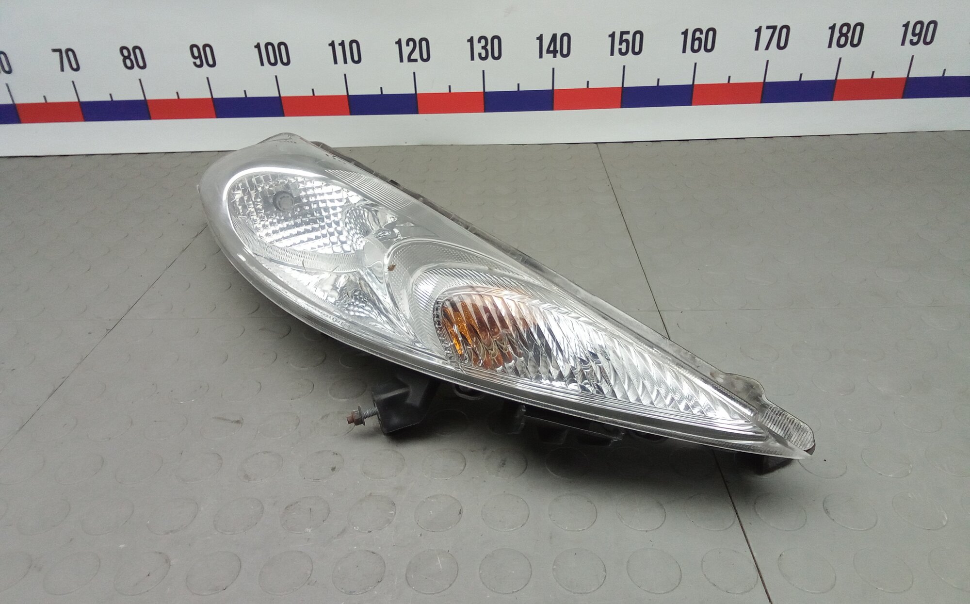 Фара правая NISSAN JUKE F15, Номер 261201KL0B