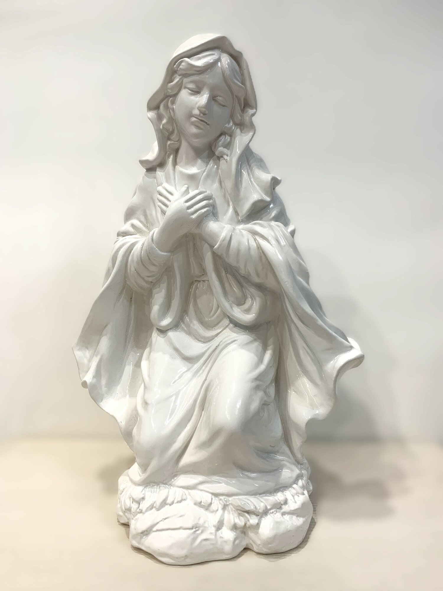 Статуэтка Дева молится