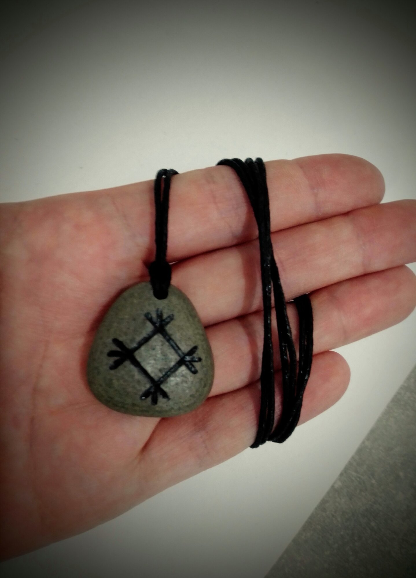 Славянский оберег Целебник. Мощное исцеление души и тела. Амулет из камня с гравировкой вручную.